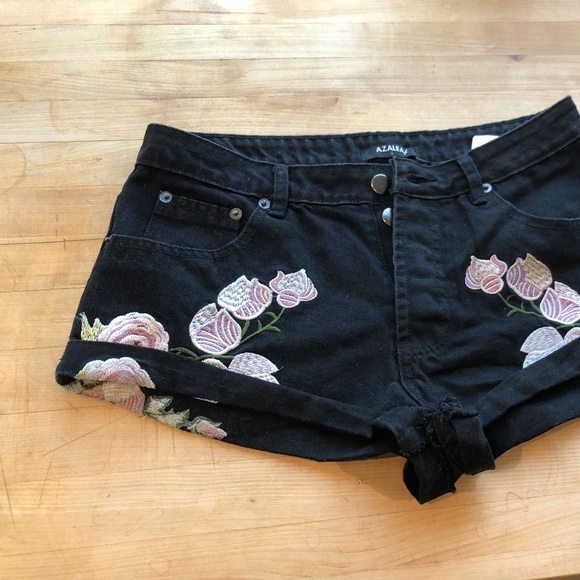 AZALEA | Shorts | Nwt Azalea Embroidered Short Shorts Small | Poshmark